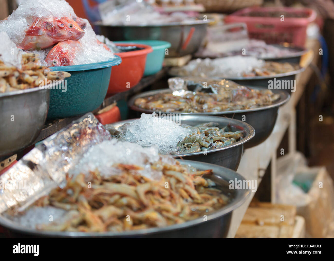 Traditional asian fish market Stock Photo - Alamy