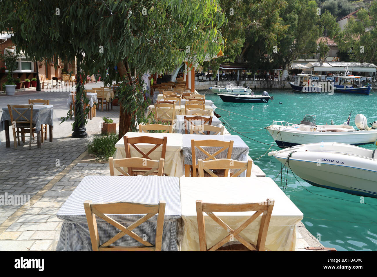 Greek taverna tables by the sea Stock Photo - Alamy