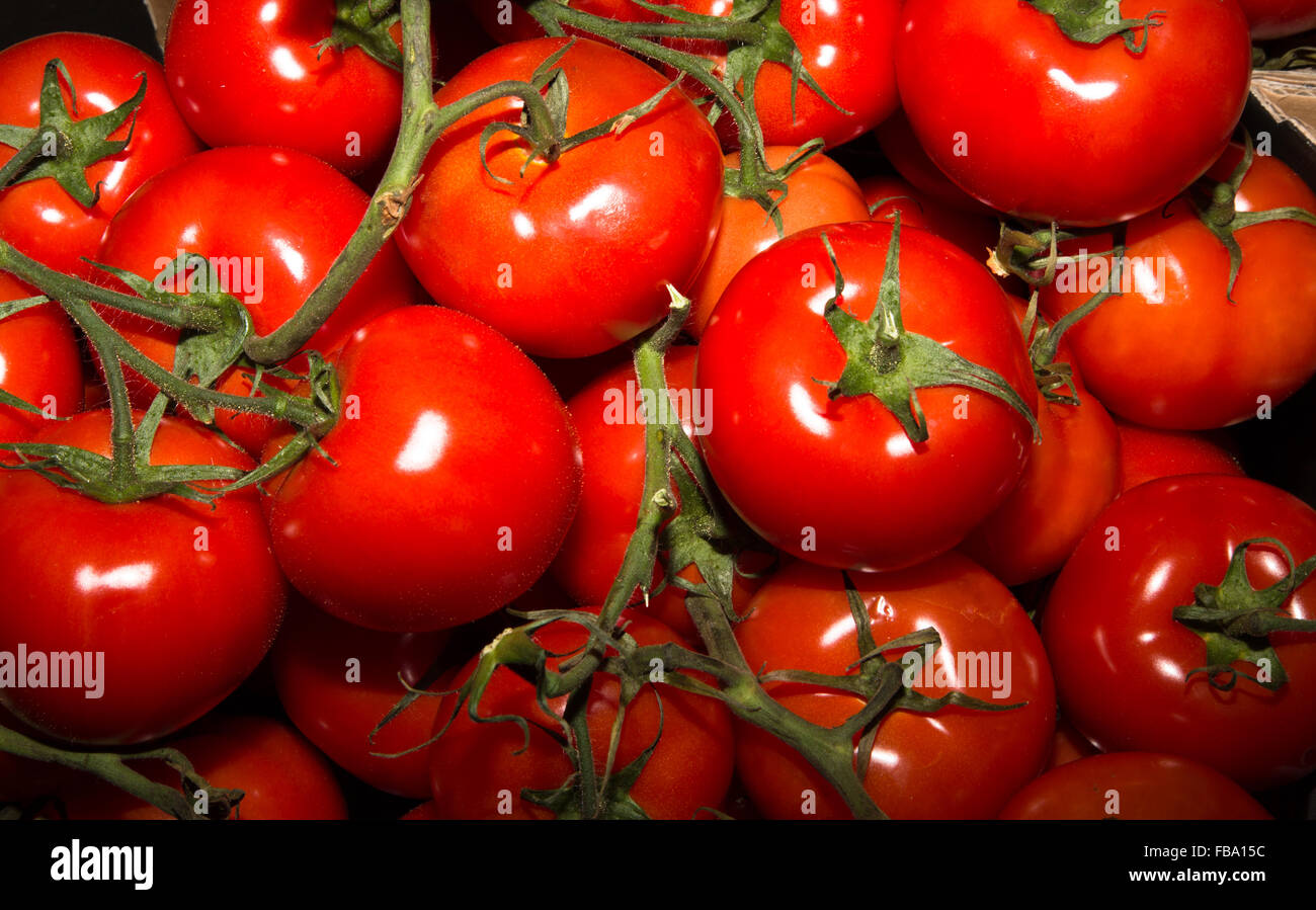 Shop display of tomatoes hi-res stock photography and images - Alamy