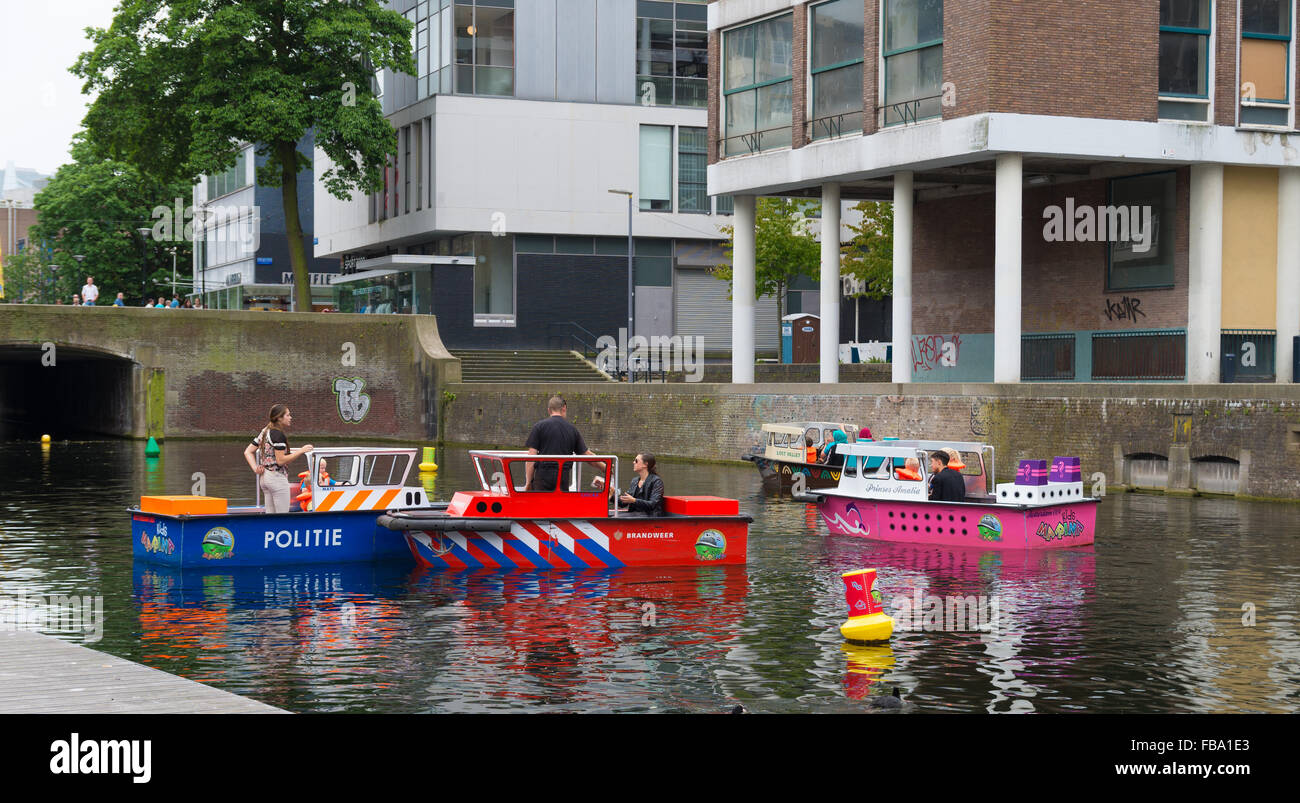 Family time on boats hi-res stock photography and images - Alamy