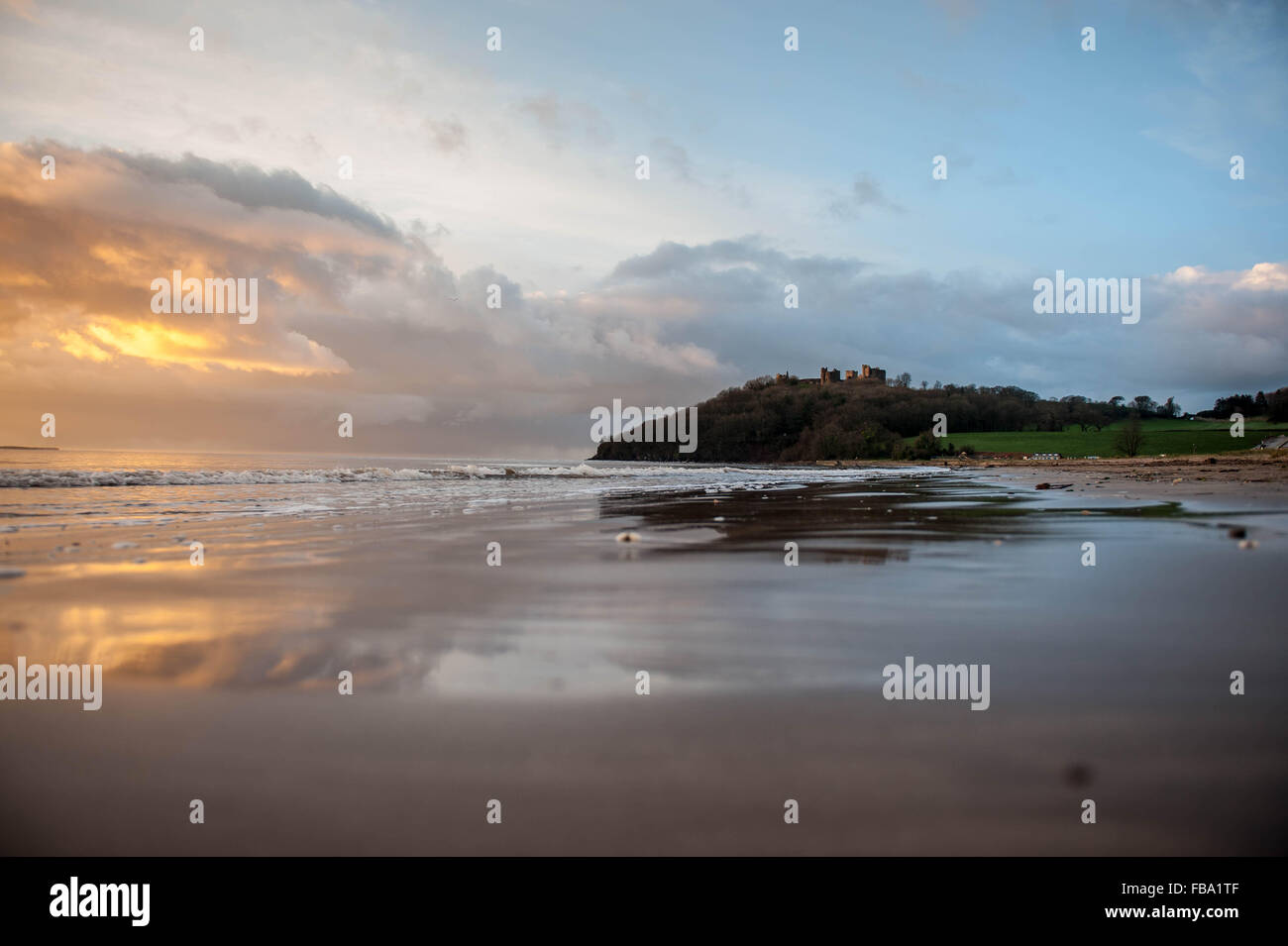 Llansteffan castle west wales hi-res stock photography and images - Alamy