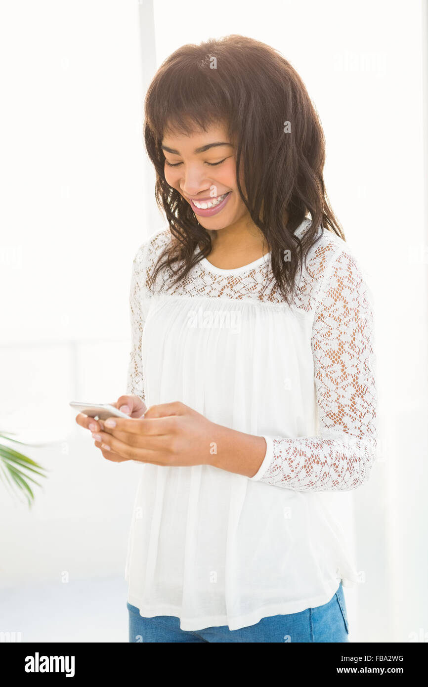 Smiling woman texting on her smartphone Stock Photo - Alamy