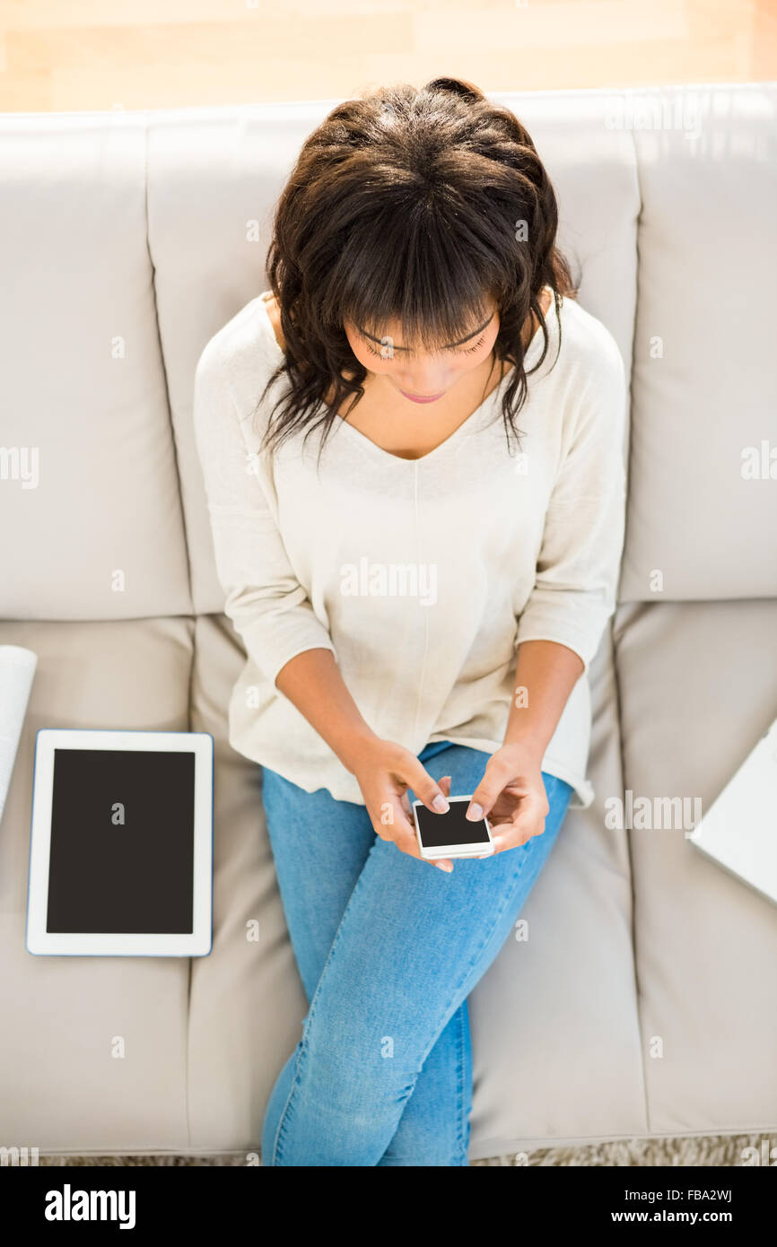 Smiling woman texting on her smartphone Stock Photo - Alamy