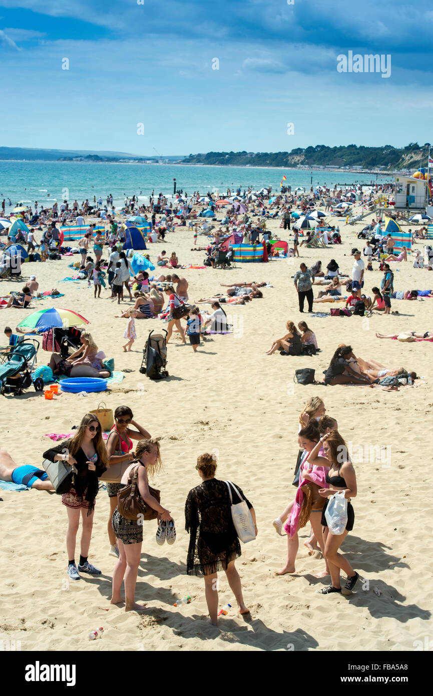 Bournemouth sea crowd hi-res stock photography and images - Alamy