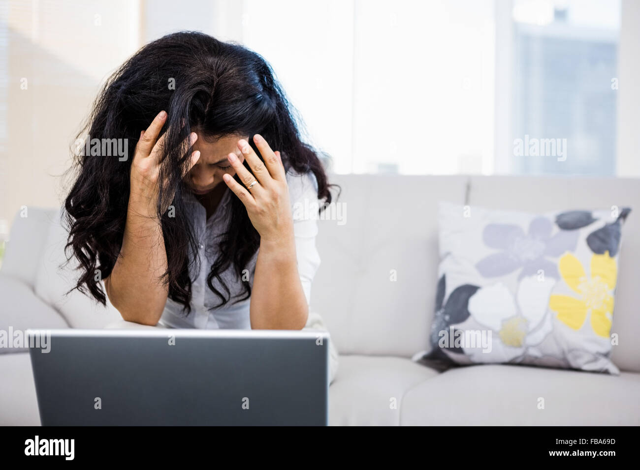 Concerned woman hi-res stock photography and images - Alamy