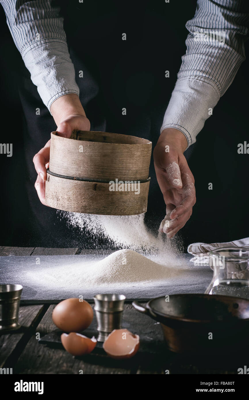 Sifting flour by female hands Stock Photo - Alamy