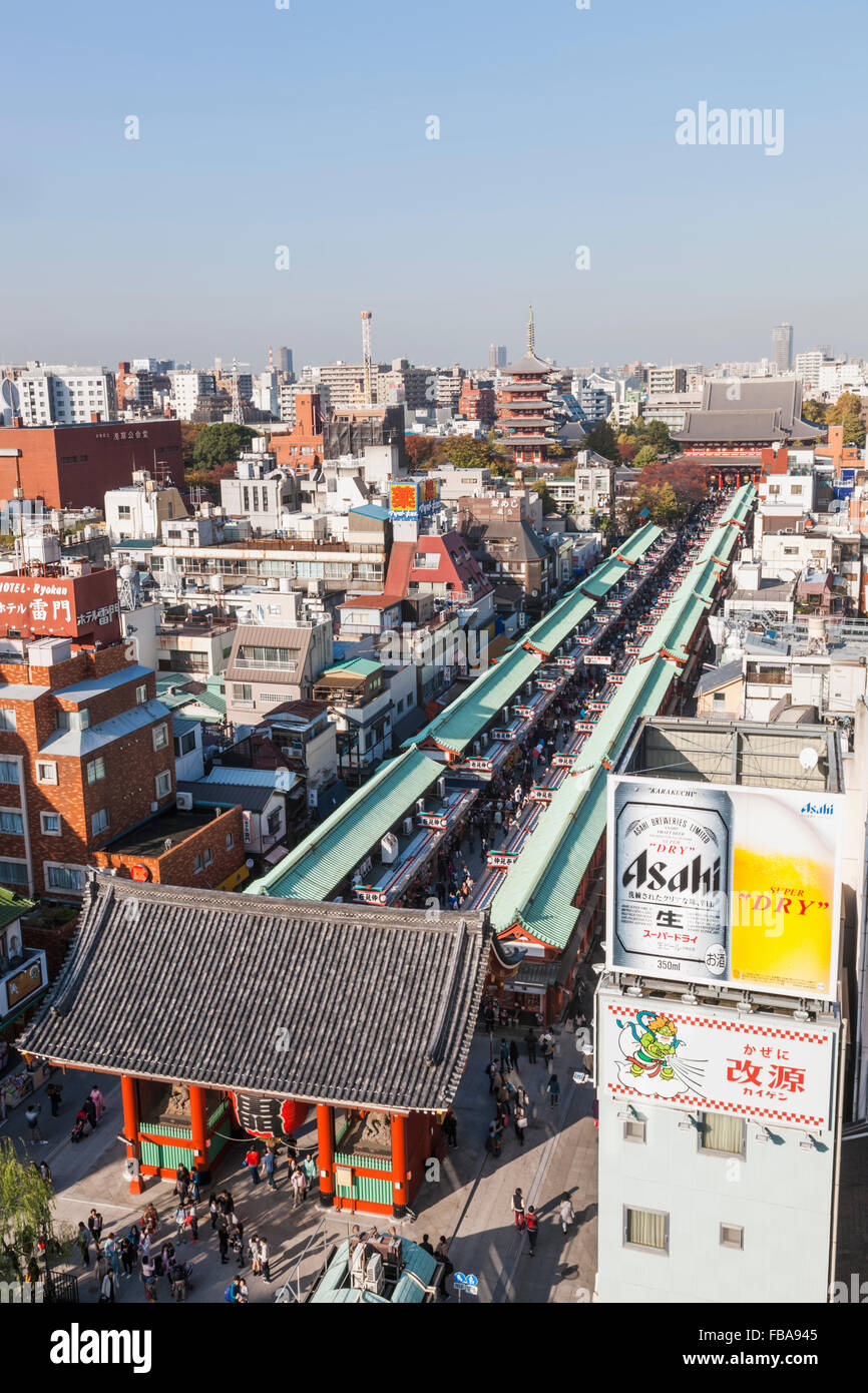 Tokyo japan sensoji asakusa kannon tourists shopping at the hi-res ...