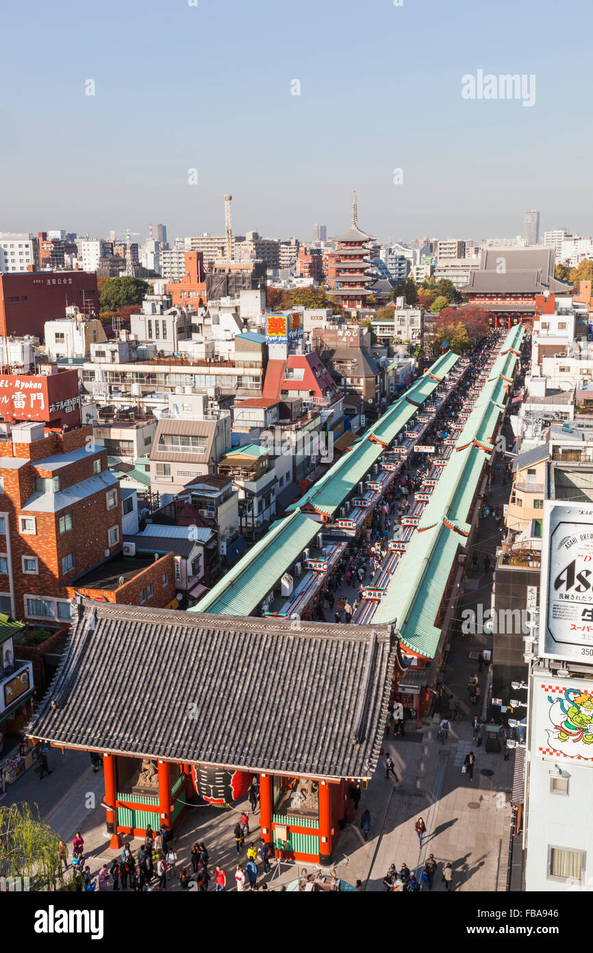 Tokyo japan sensoji asakusa kannon tourists shopping at the hi-res ...