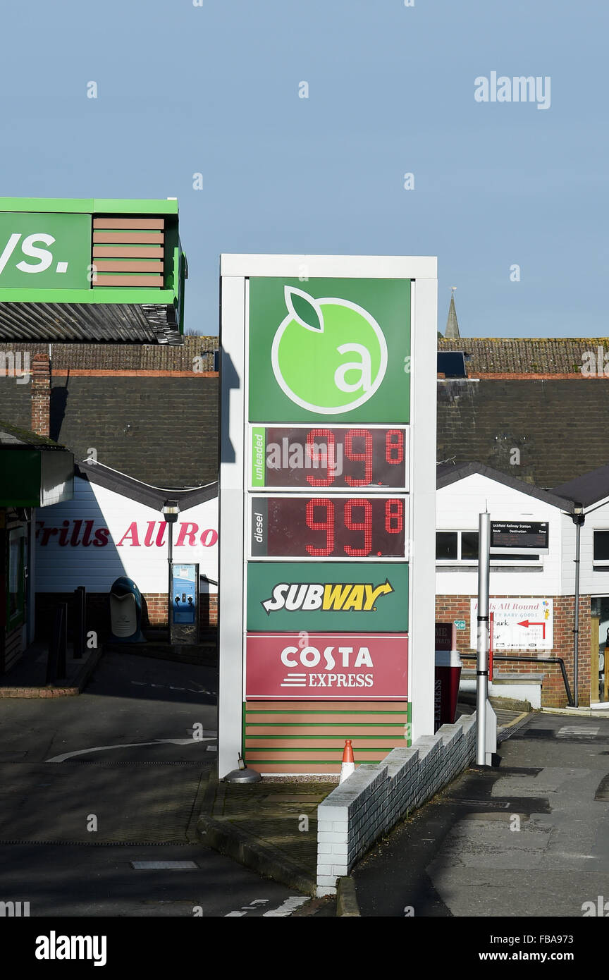 Uk petrol station 2016 hi-res stock photography and images - Alamy