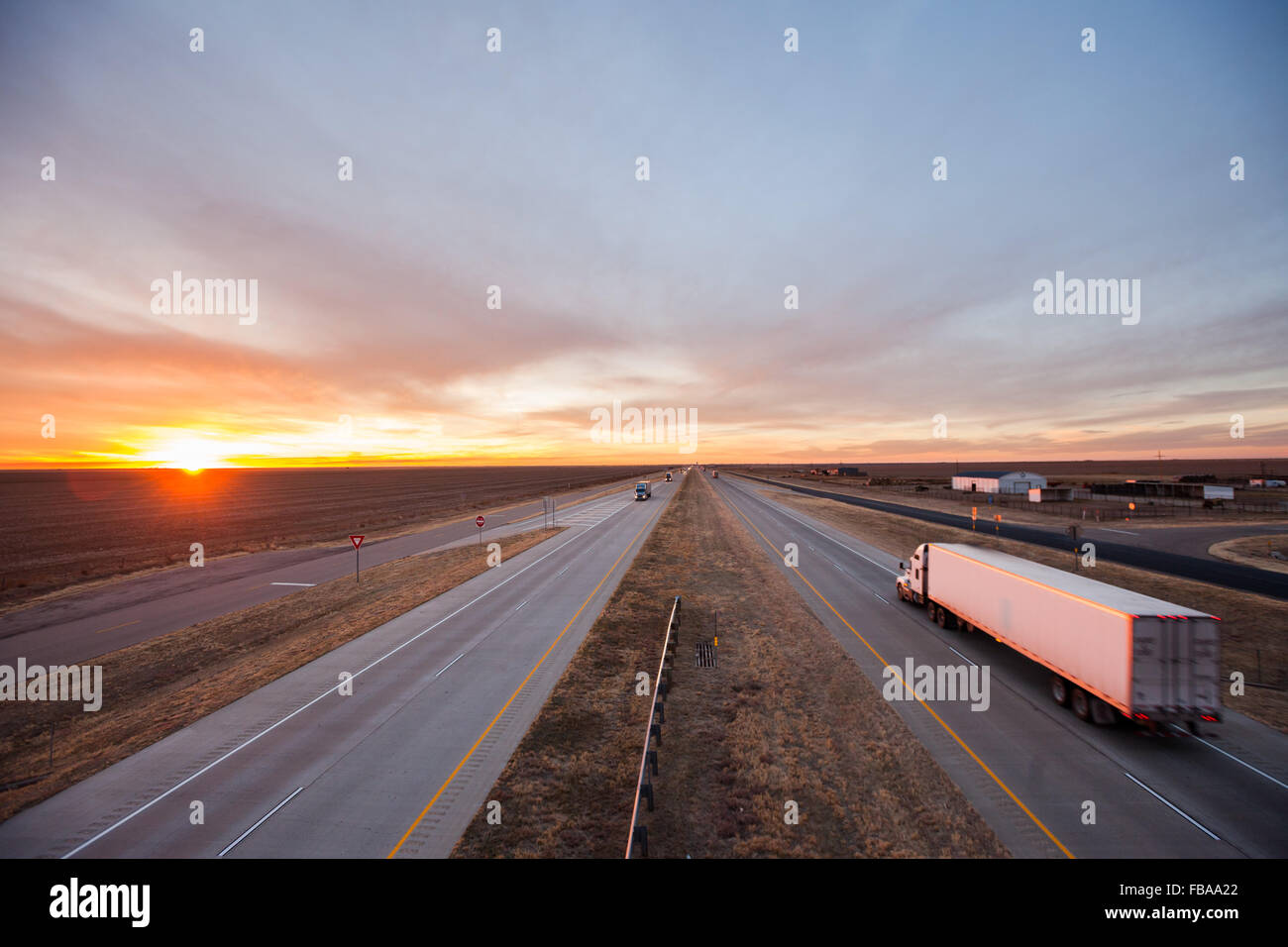 Golden sunset on open road hi-res stock photography and images - Alamy