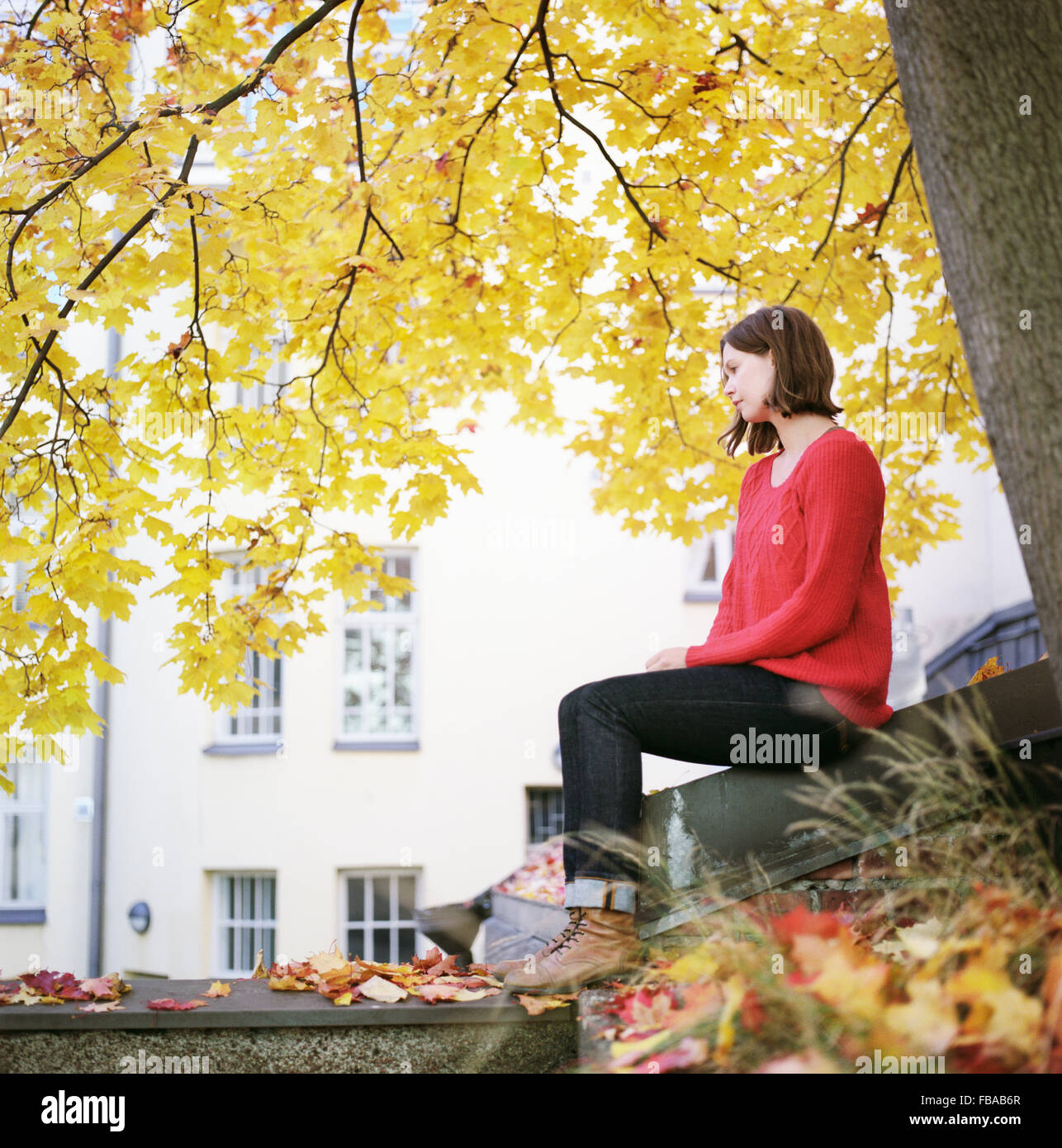 Woman Sitting Under Tree High Resolution Stock Photography and Images ...