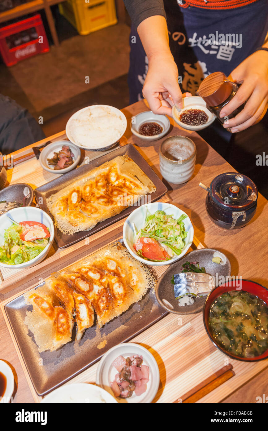 Gyoza tokyo hi-res stock photography and images - Alamy