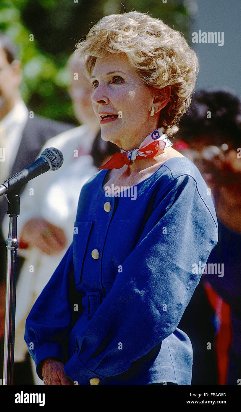 Nancy reagan rose garden white house hi-res stock photography and ...