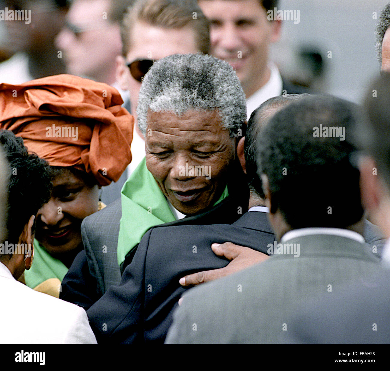 Nelson mandela 1990 winnie hi-res stock photography and images - Alamy