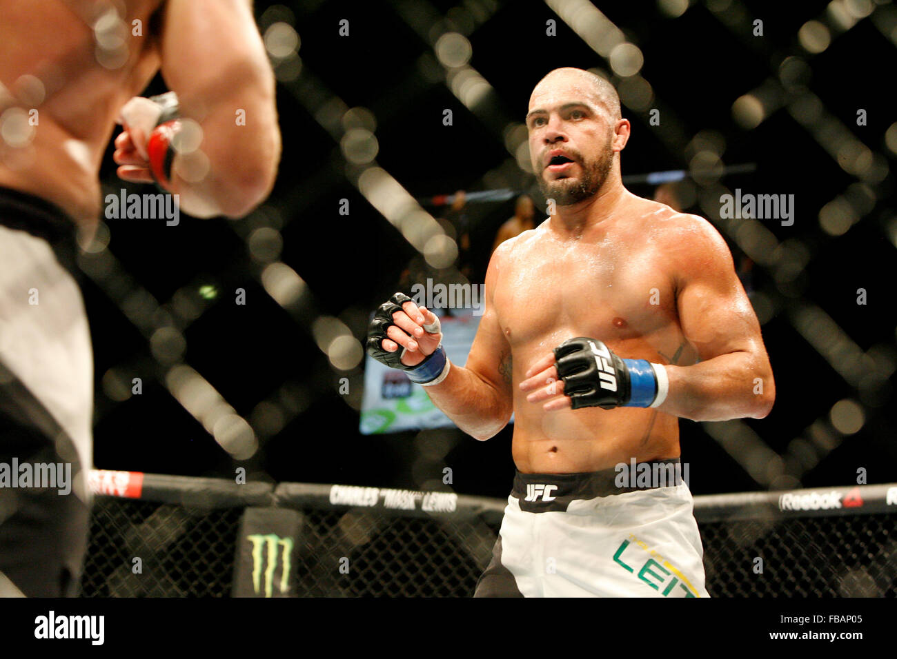 Michael Bisping defeats Thales Leites during UFC Fight Night 72 ...