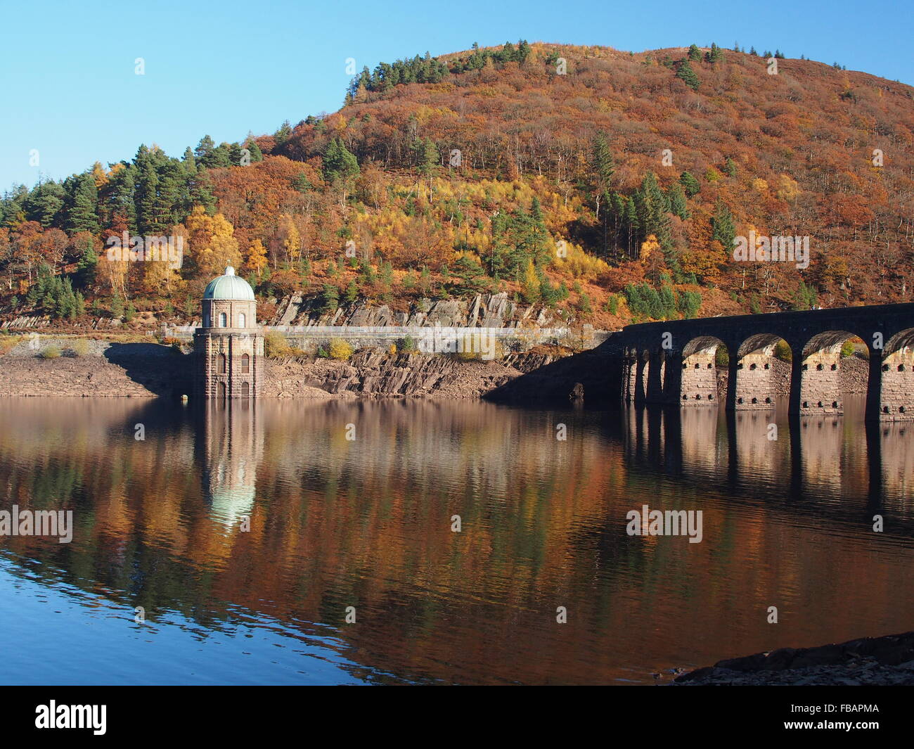 Foel Tower and bridge on Garreg-Ddu reservoir, Elan Valley Stock Photo ...