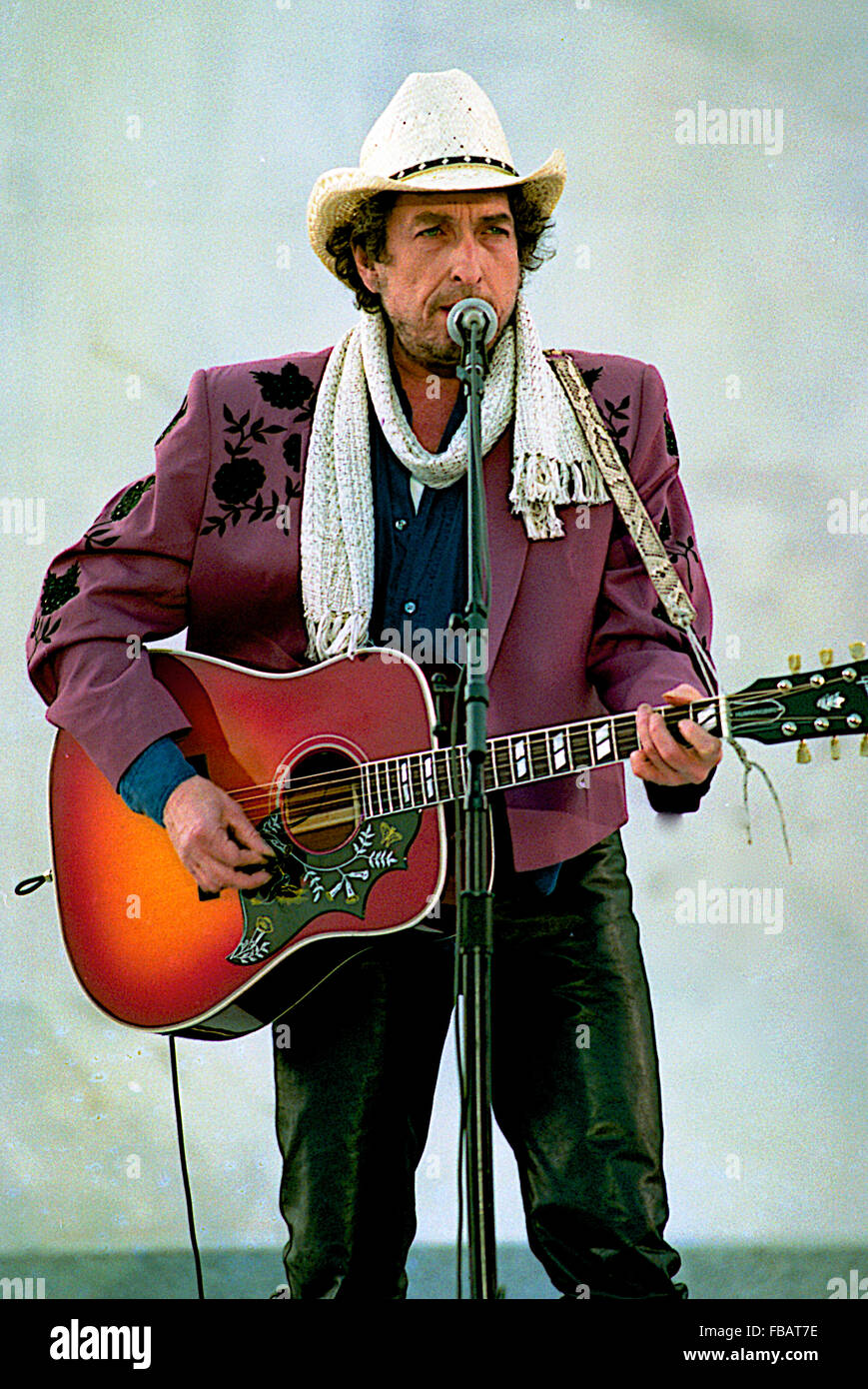 Bob dylan in concert hi-res stock photography and images - Alamy