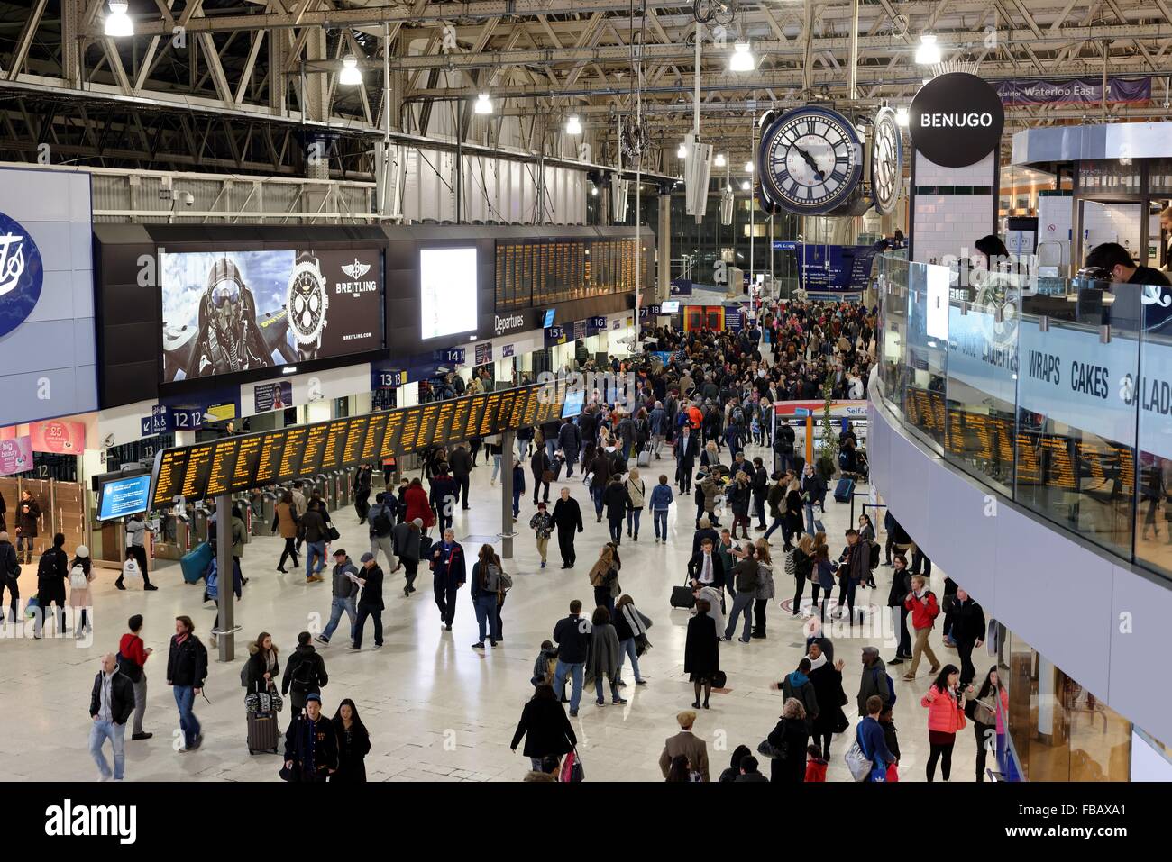 Concourse of Waterloo Station London at night Stock Photo - Alamy