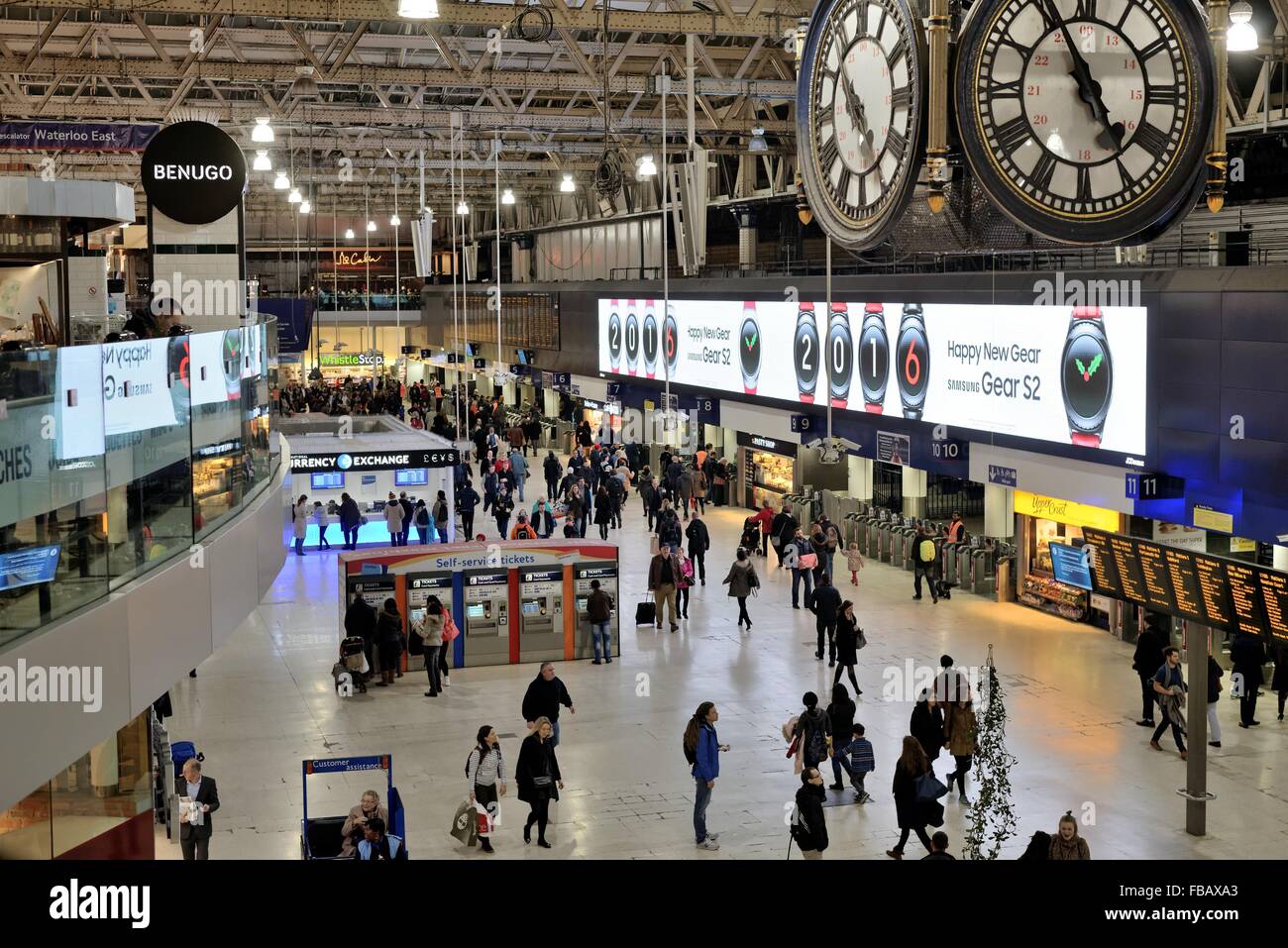 Concourse of Waterloo Station London at night Stock Photo - Alamy