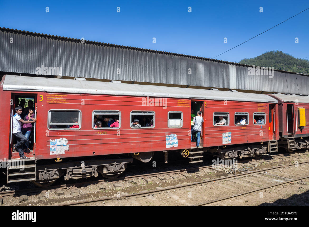 Sri lanka hikkaduwa railway hi-res stock photography and images - Alamy