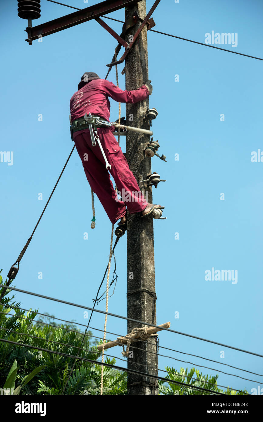 Sri lankan telephone engineer hi-res stock photography and images - Alamy