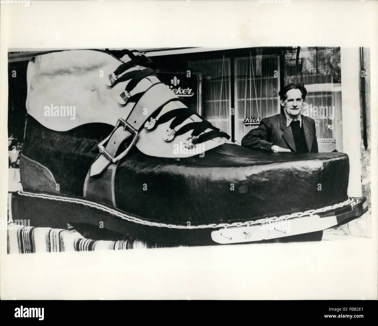 1962 largest shoe in world hi-res stock photography and images - Alamy