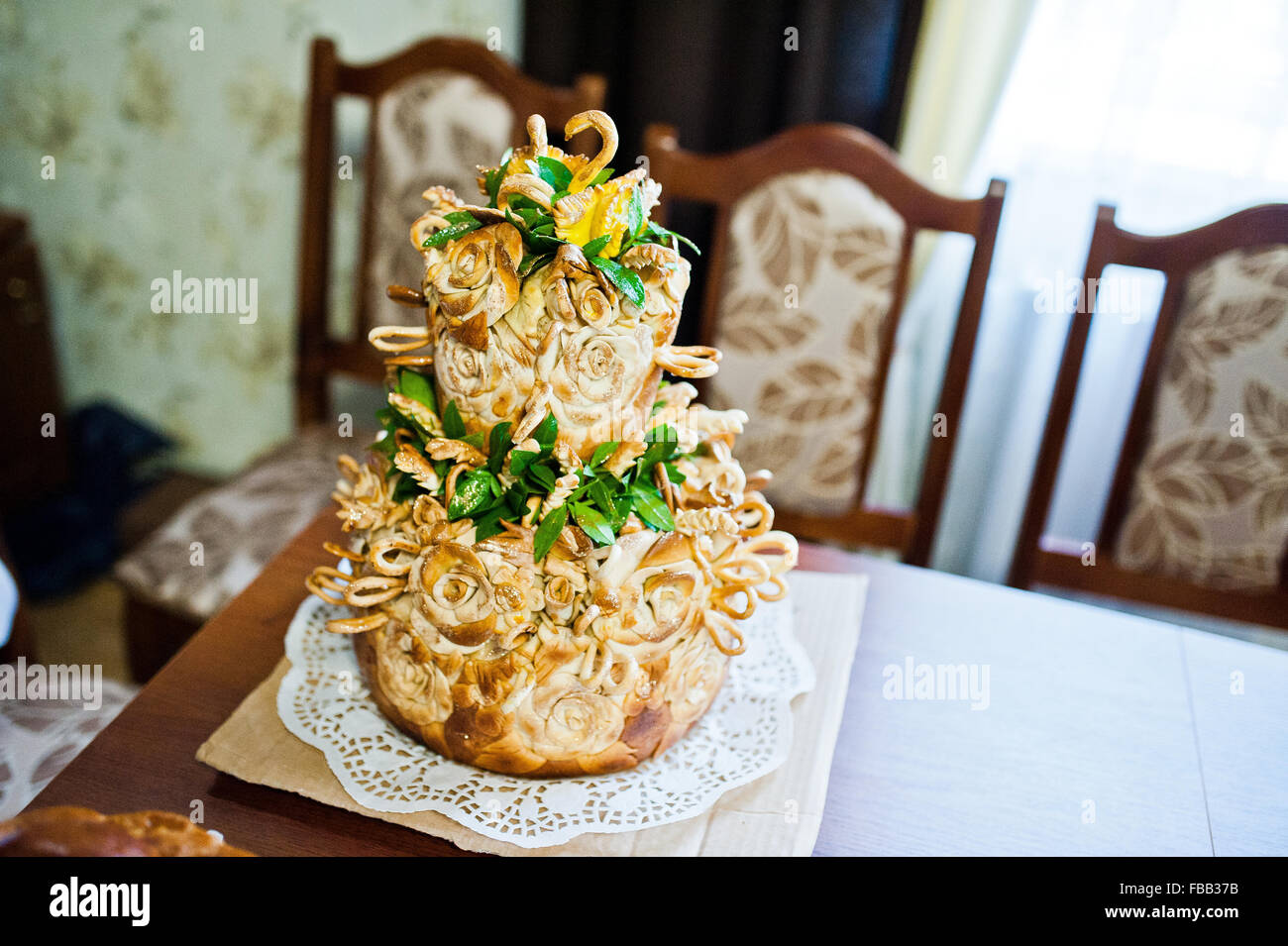 Wedding loaf or cake with decorated swans on top Stock Photo - Alamy
