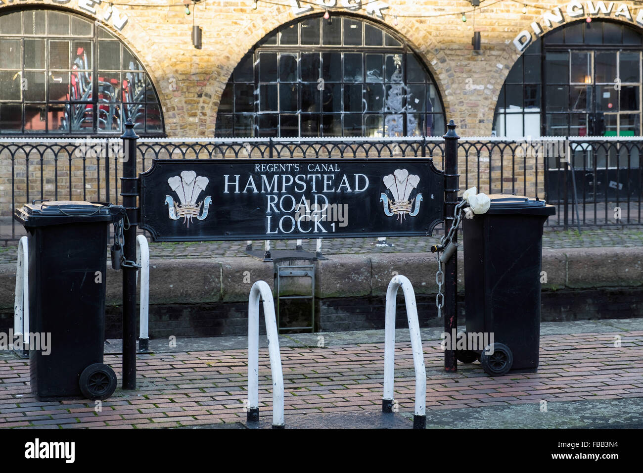 Hampstead Road Lock on the Regent's Canal Stock Photo - Alamy