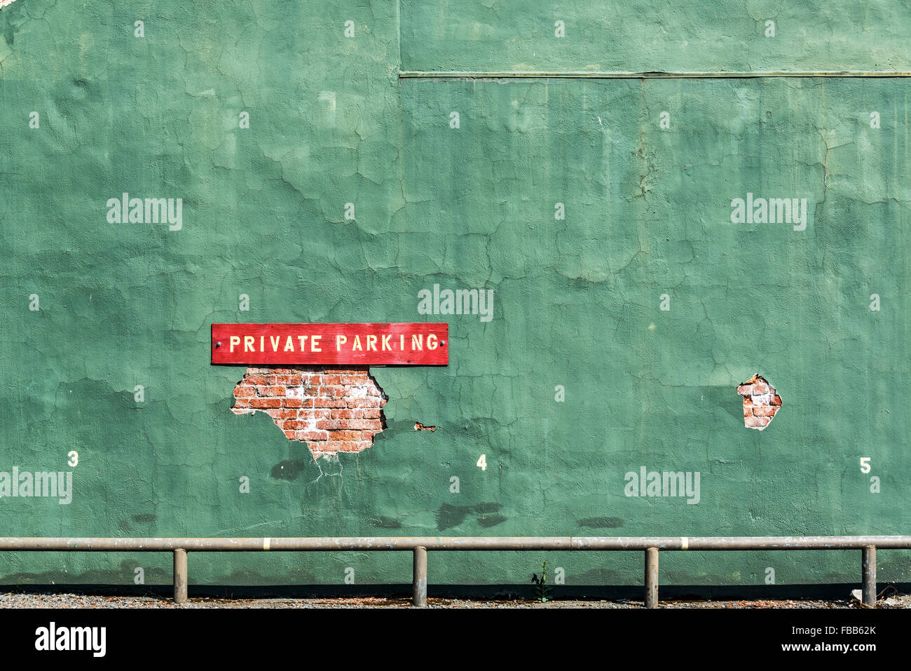 Private parking sign hi-res stock photography and images - Alamy