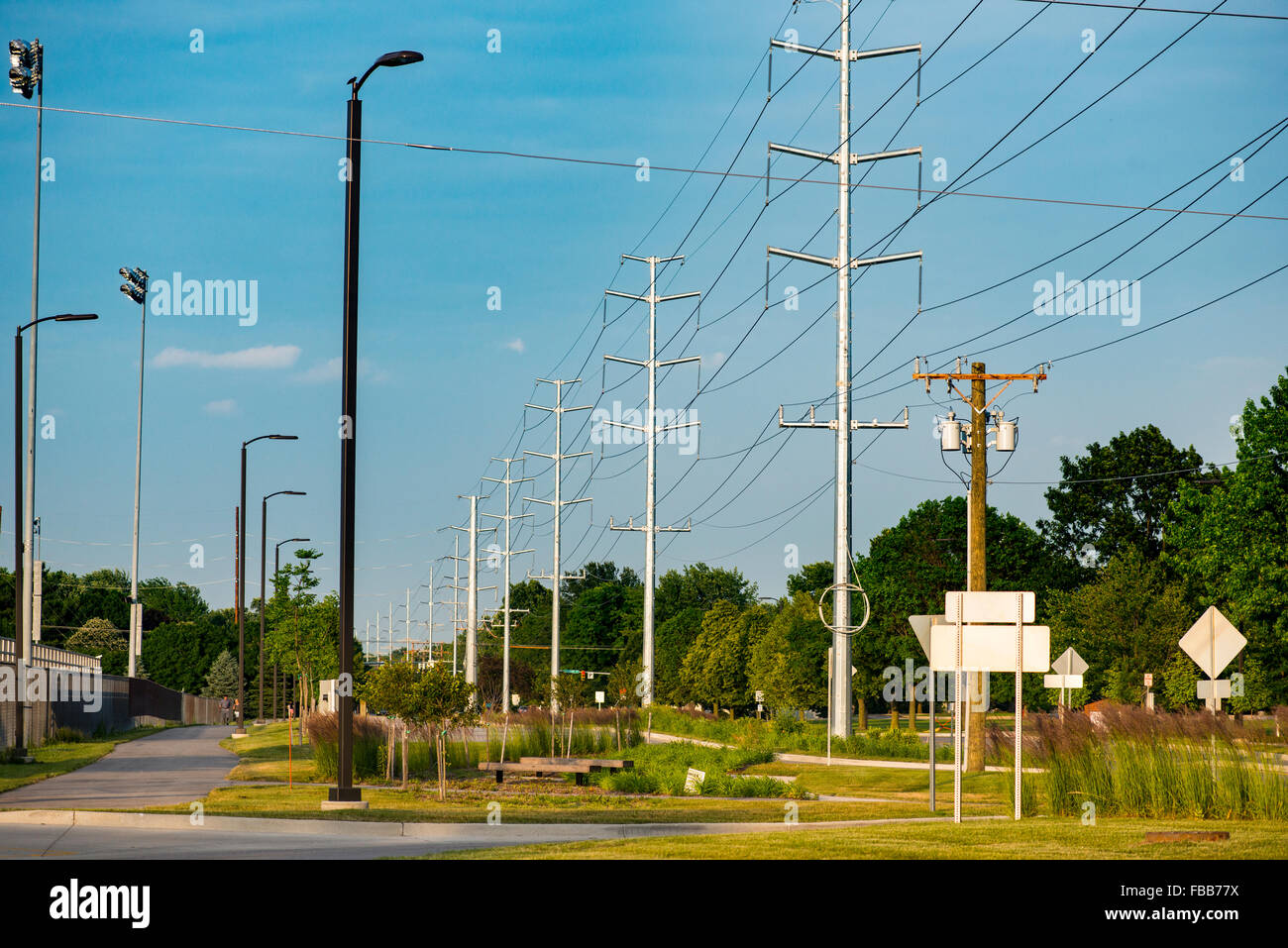 Telephone poles and wires hi-res stock photography and images - Alamy