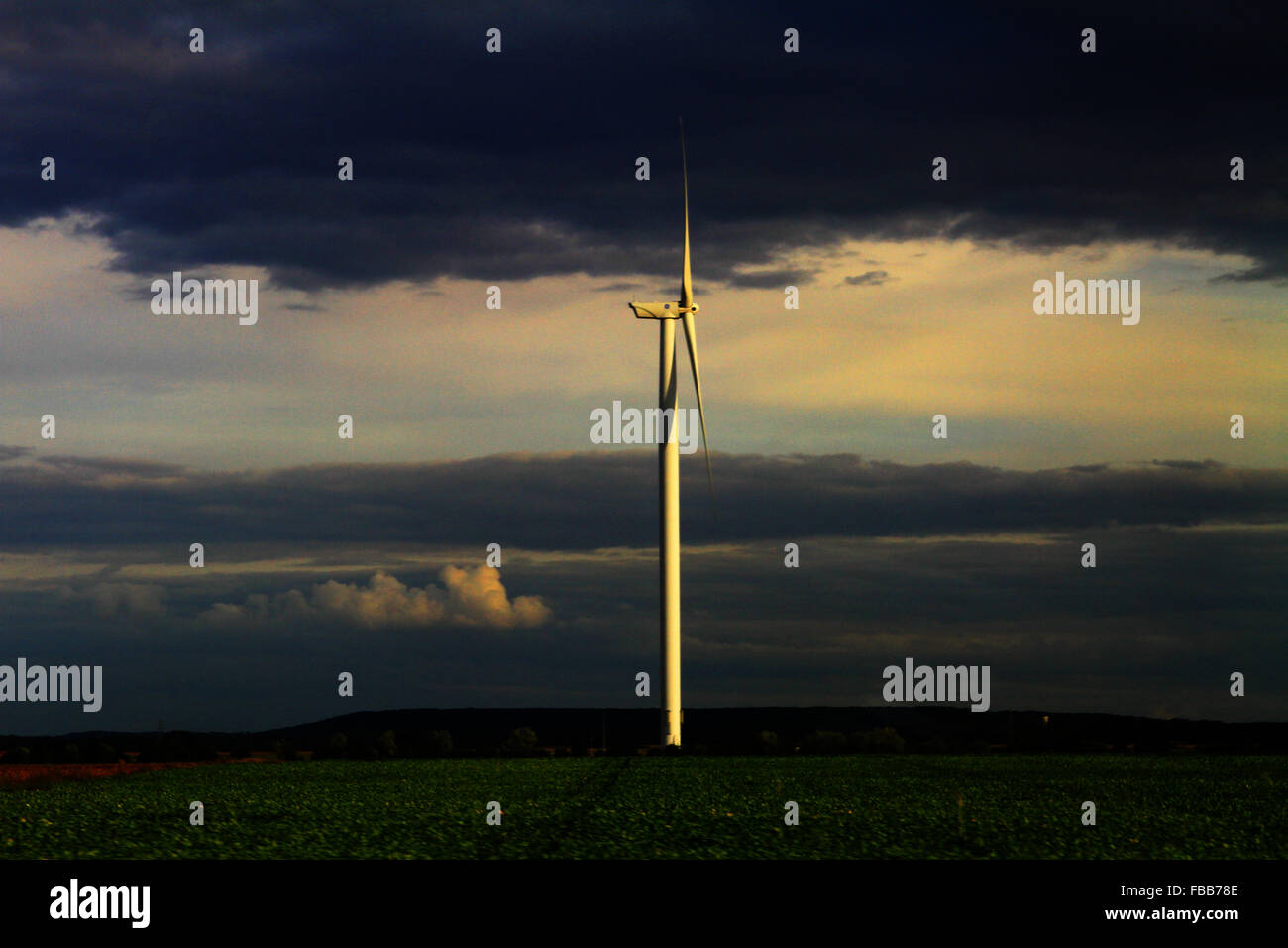 Giant windmills on farm hi-res stock photography and images - Alamy
