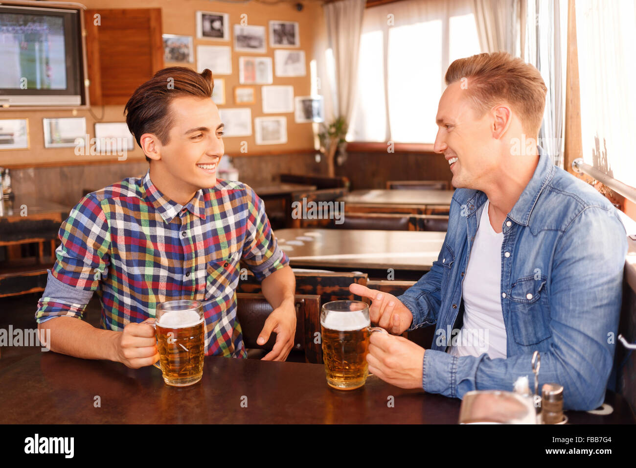 Contented friend drinking beer Stock Photo - Alamy