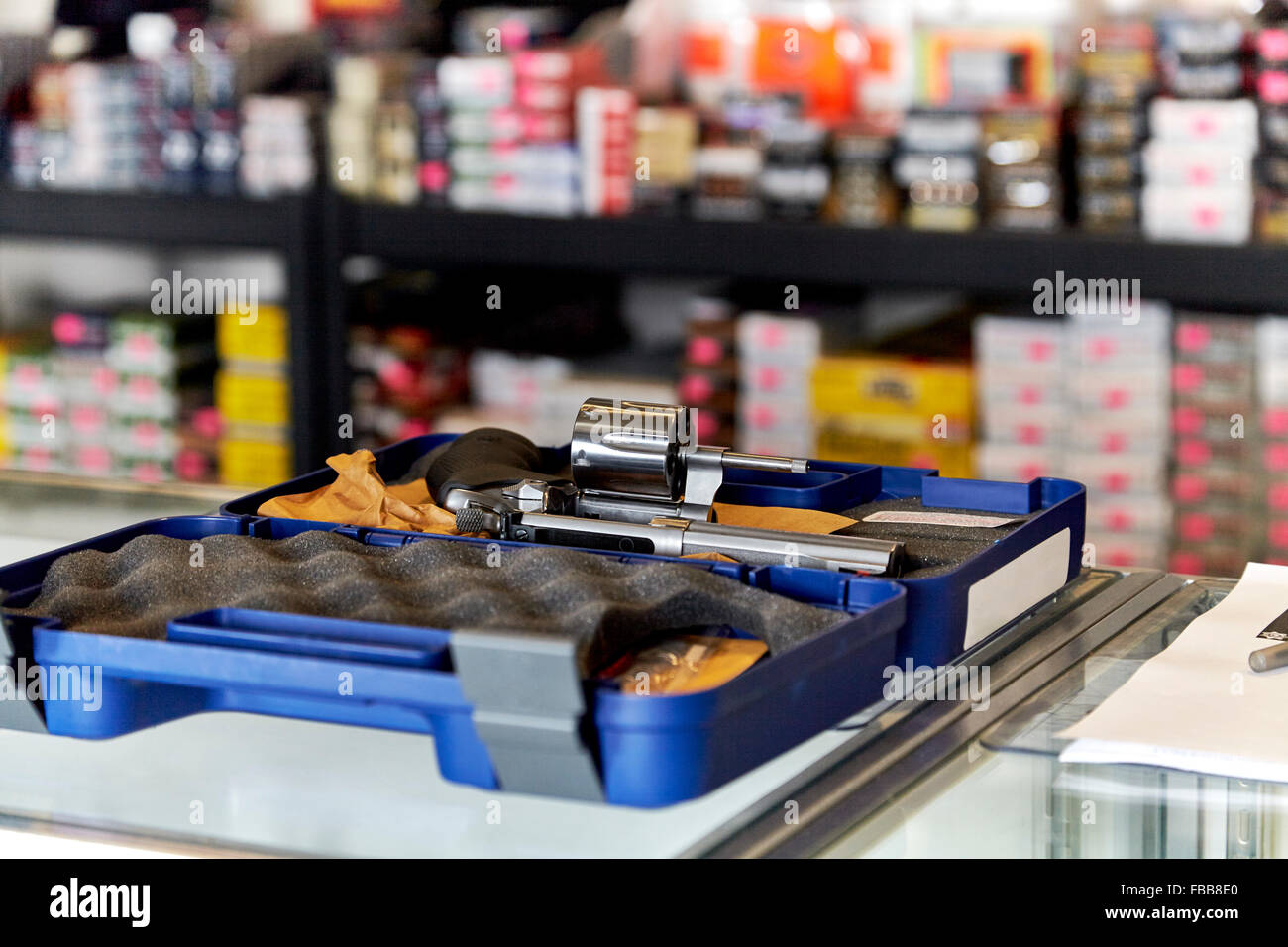 Case revolver hi-res stock photography and images - Alamy