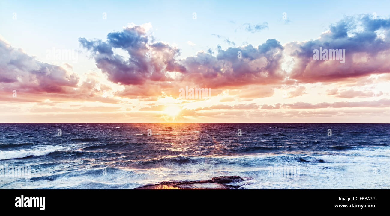Amazing sunset on sea hi-res stock photography and images - Alamy