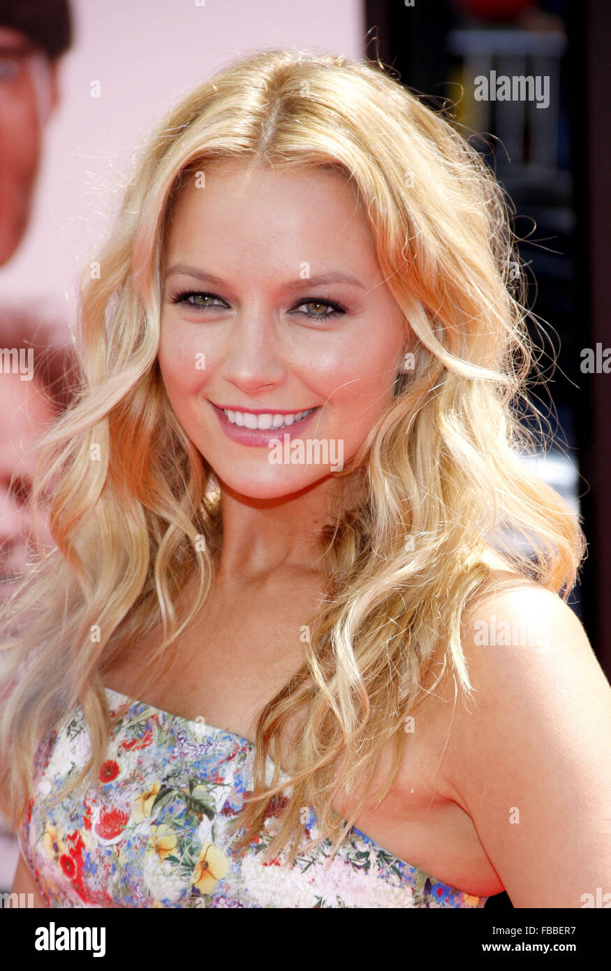 Becki Newton at the World Premiere of "The Three Stooges: The Movie ...