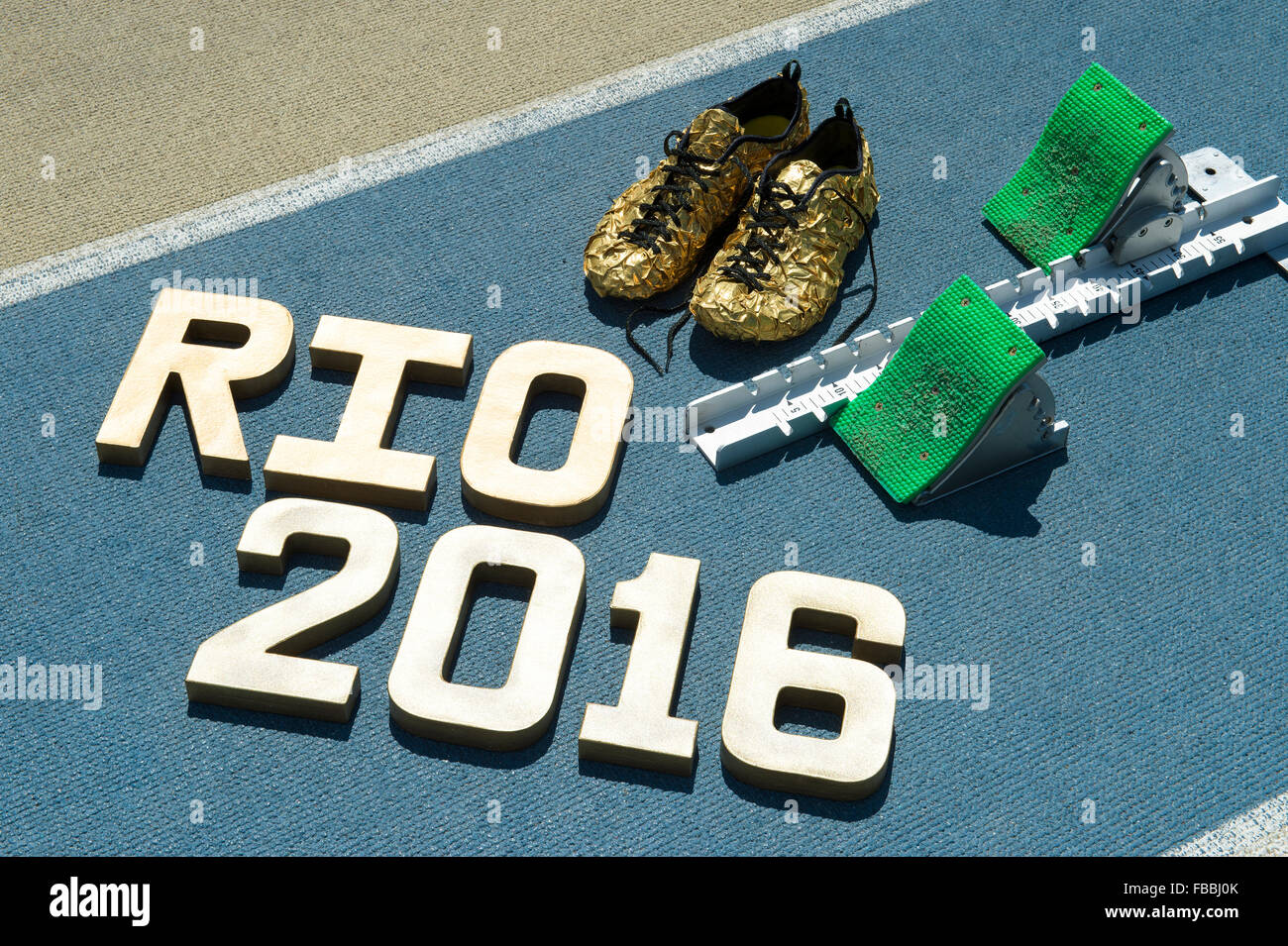 Rio olympics track and field start hi-res stock photography and images ...