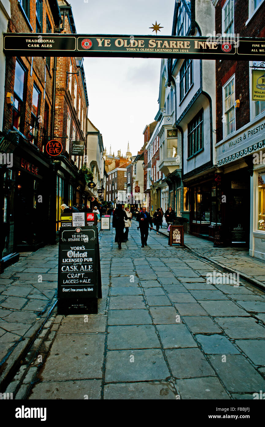 York stonegate hi-res stock photography and images - Alamy