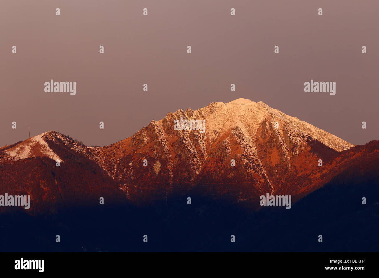 Very little snow hi-res stock photography and images - Alamy