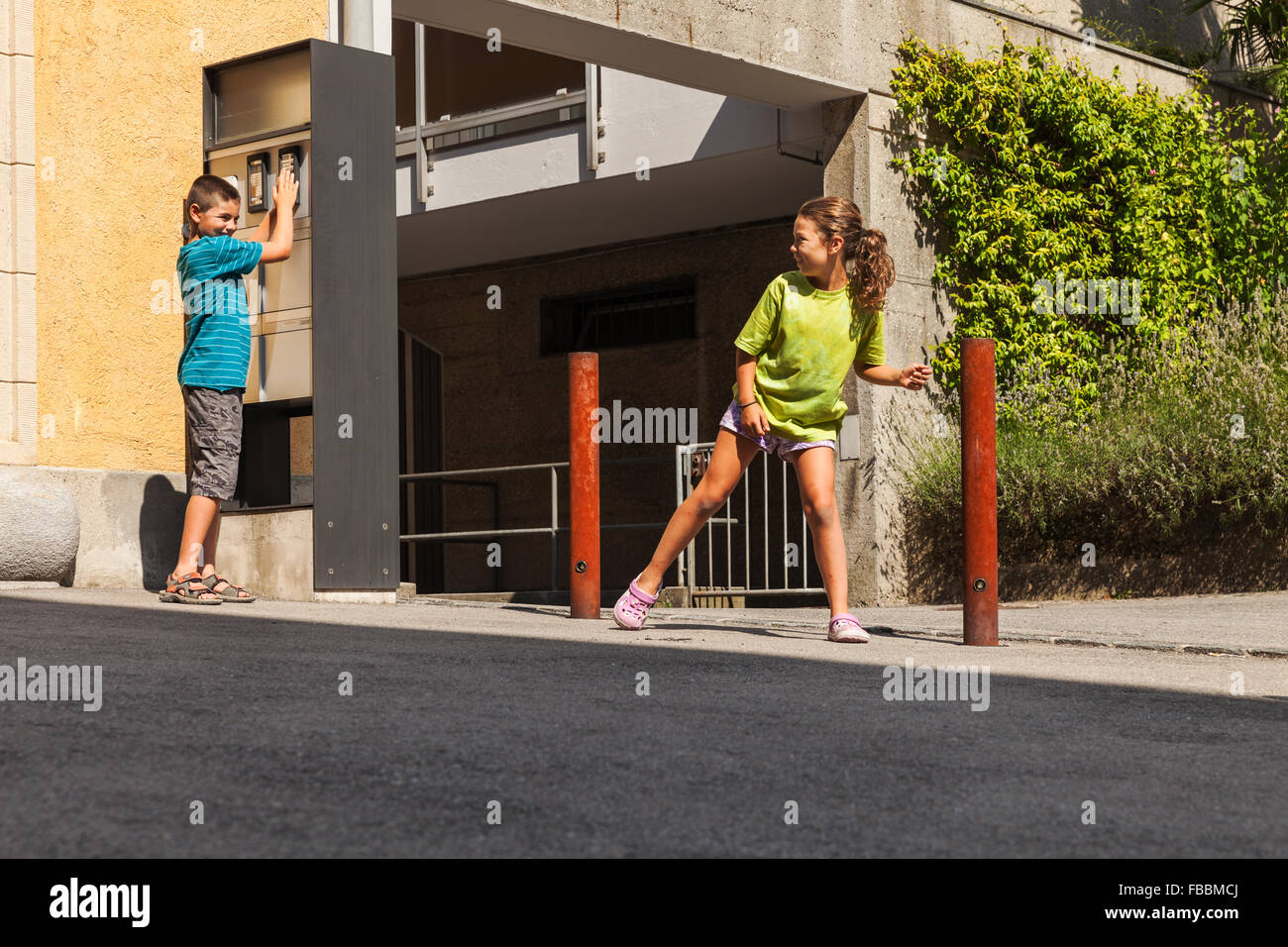 Ring the bell and run away hi-res stock photography and images - Alamy