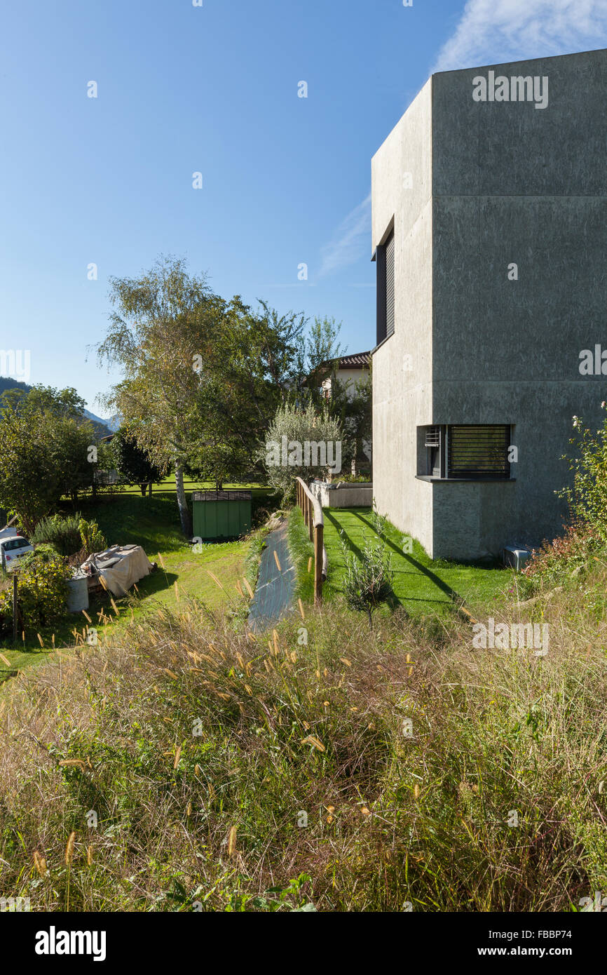 Modern house, minimalist square concrete Stock Photo - Alamy