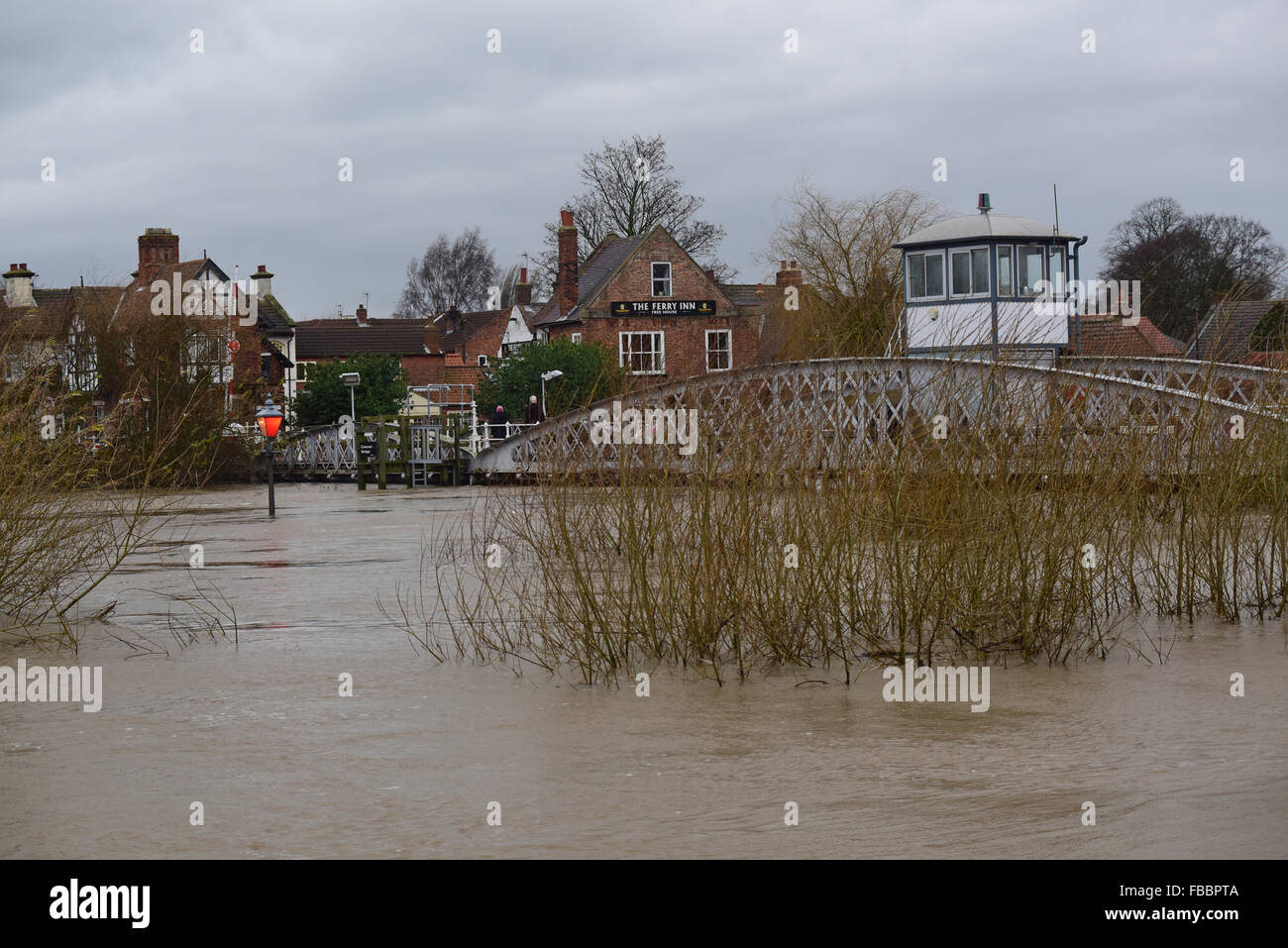 Cawood bridge hi-res stock photography and images - Alamy