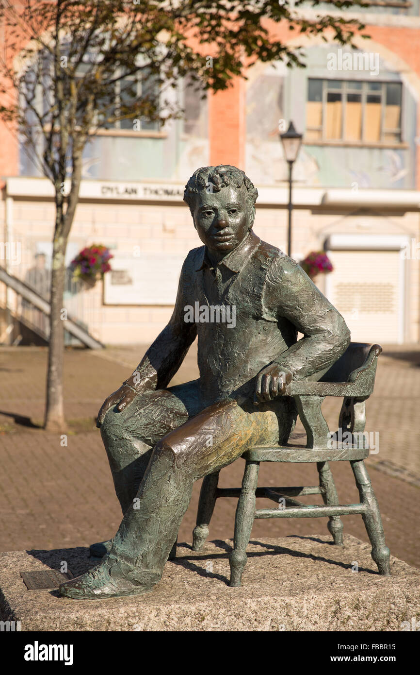 Dylan Thomas statue Stock Photo - Alamy