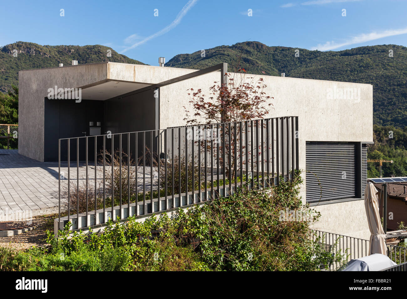 Modern house, minimalist square concrete Stock Photo - Alamy