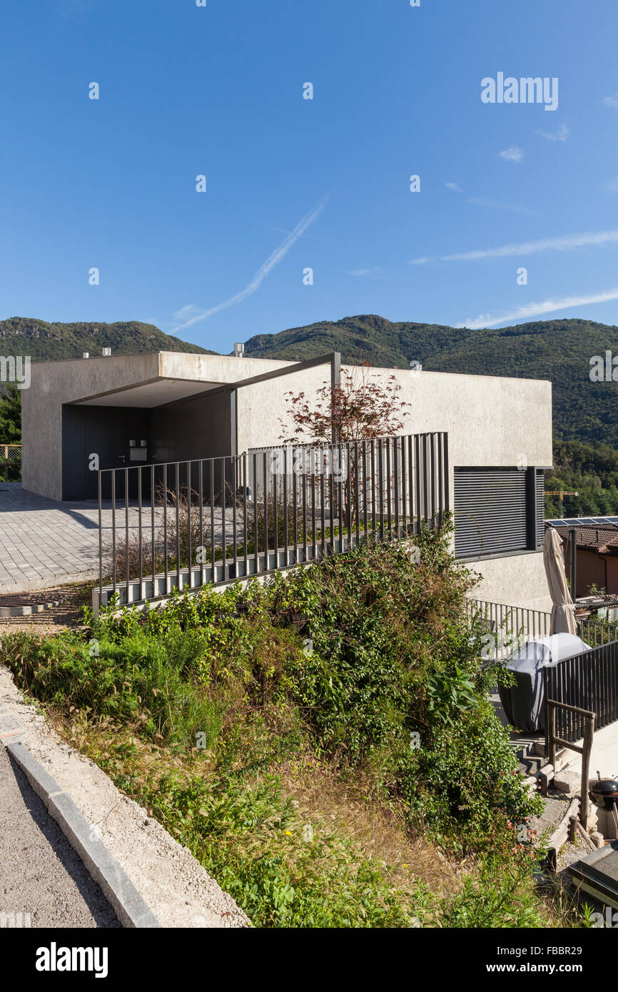 Modern house, minimalist square concrete Stock Photo - Alamy