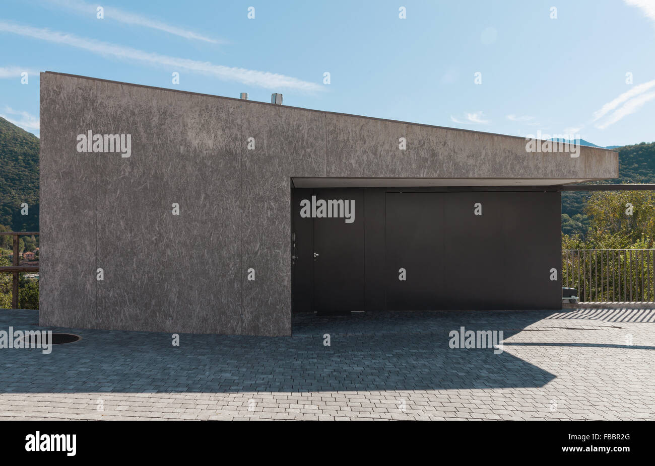 Square home facade concrete hi-res stock photography and images - Alamy
