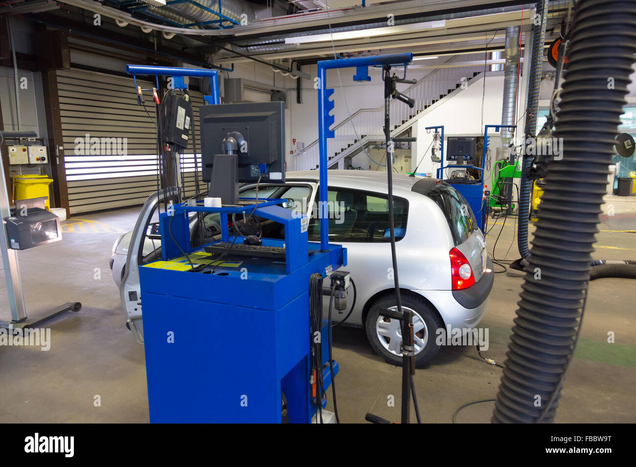 Vehicle inspection station car technical hi-res stock photography and ...
