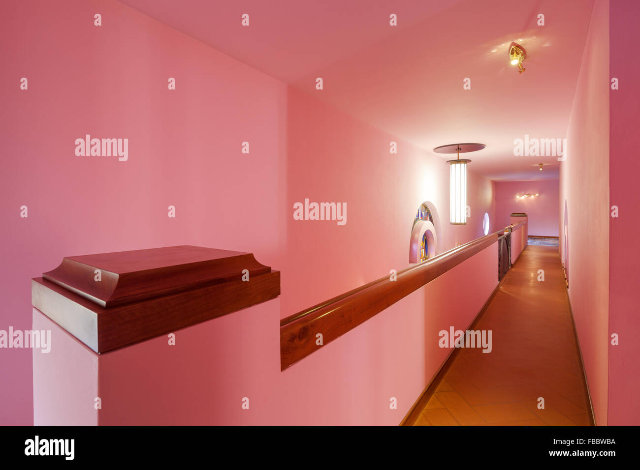 Corridor residential hi-res stock photography and images - Alamy