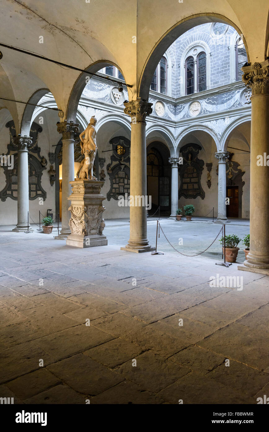 Palazzo medici riccardi courtyard hi-res stock photography and images ...