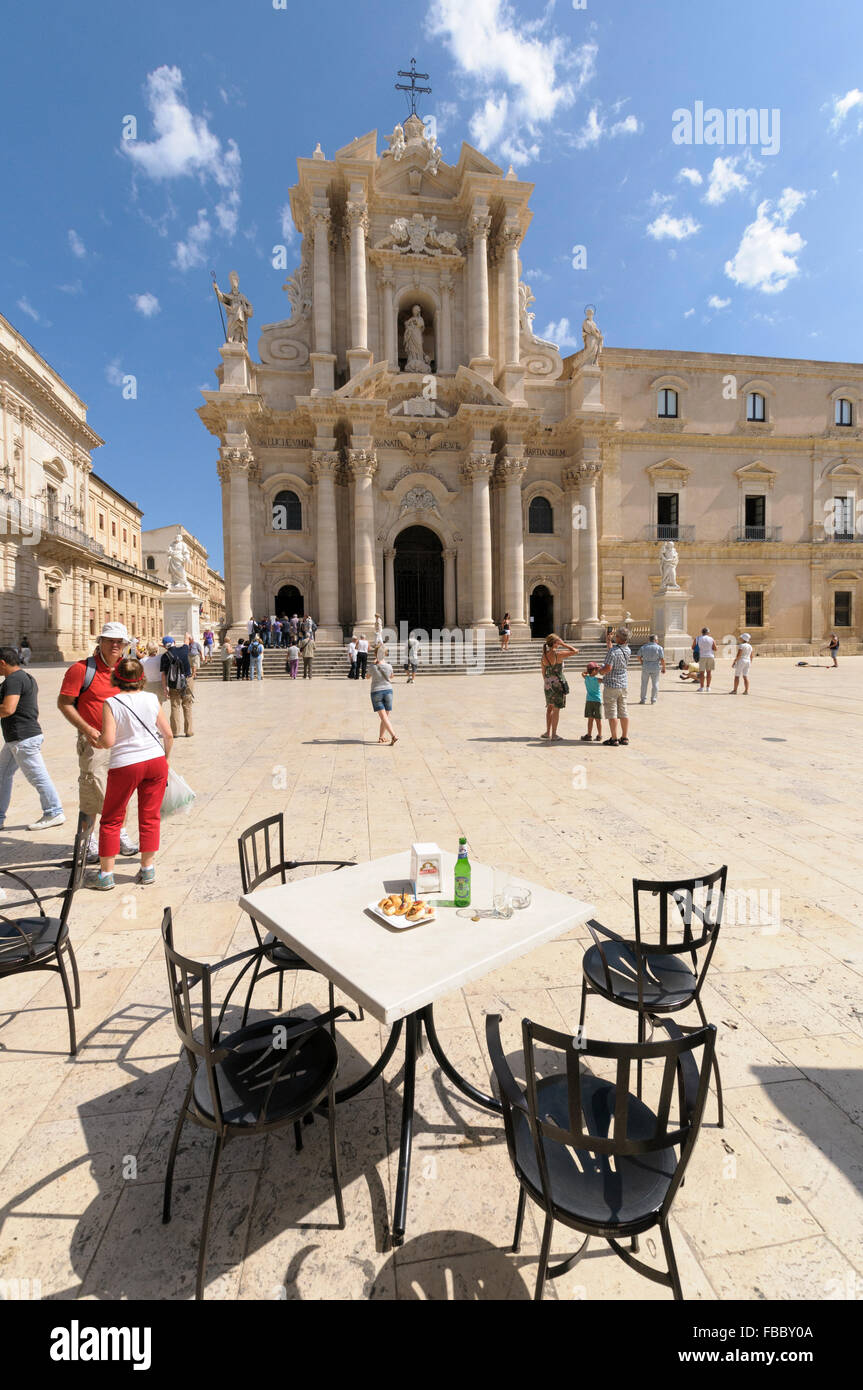 A cafe in the Piazza del Duomo and baroque facade of the Cathedral ...