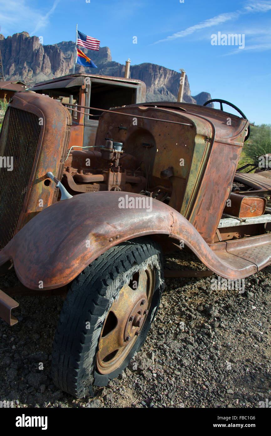 Abandoned truck hi-res stock photography and images - Alamy